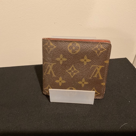 Louis Vuitton | Bags | Louis Vuitton Mono Bifold Unisex Wallet | Poshmark